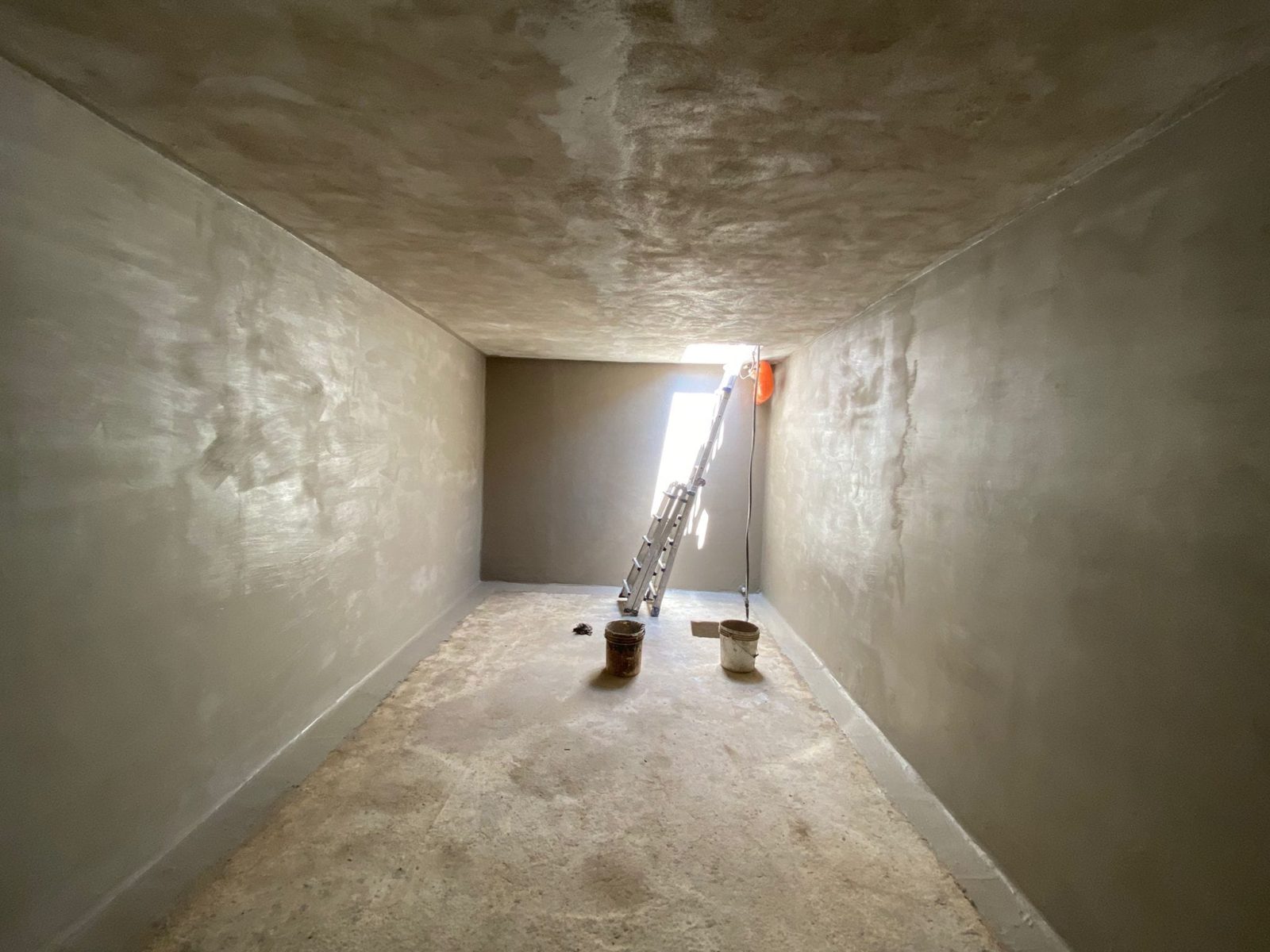 Waterproofing of underground walls in underground environments